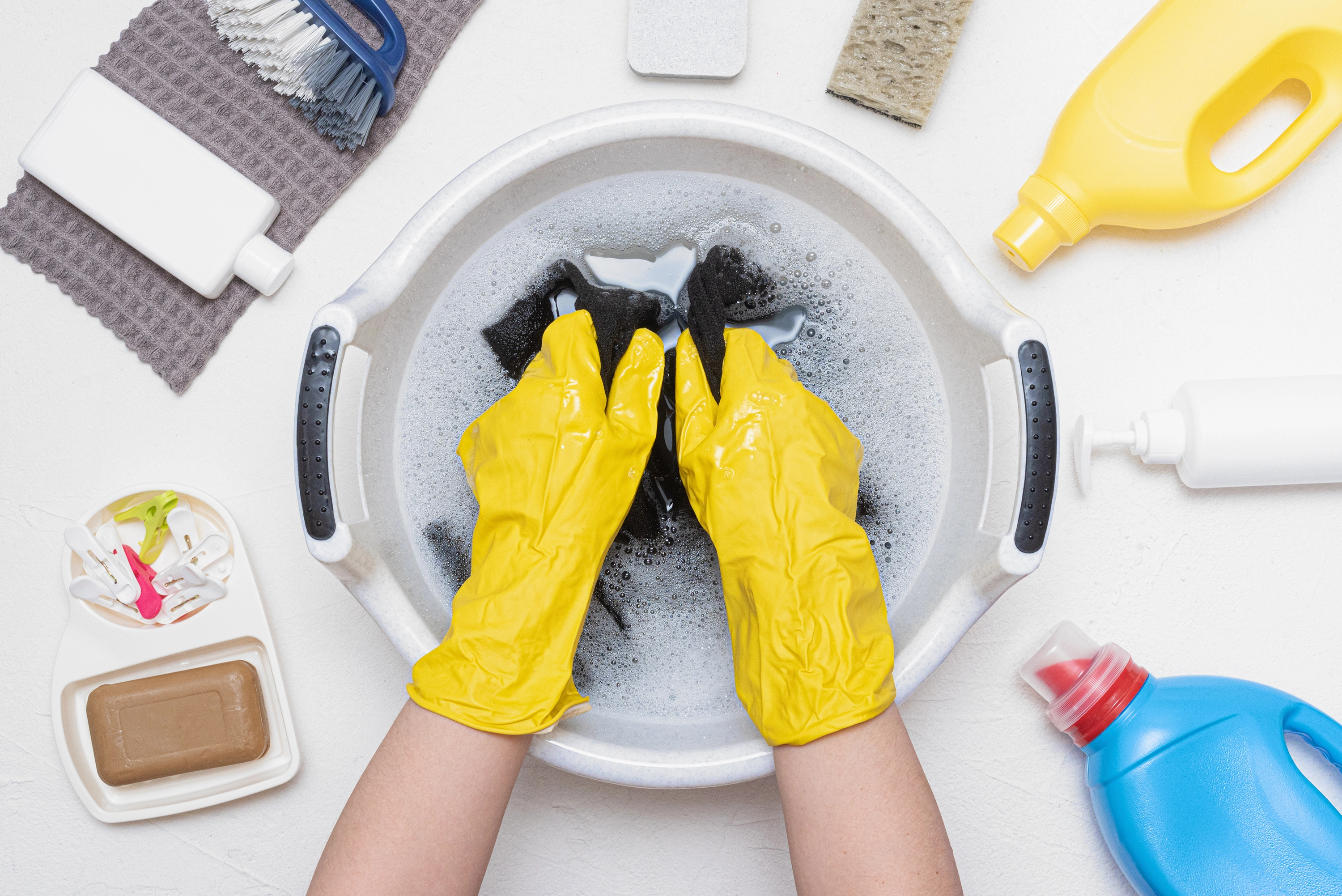 Expert Guide: How to Clean Wallpaper Properly | Apex Wallpaper Installation